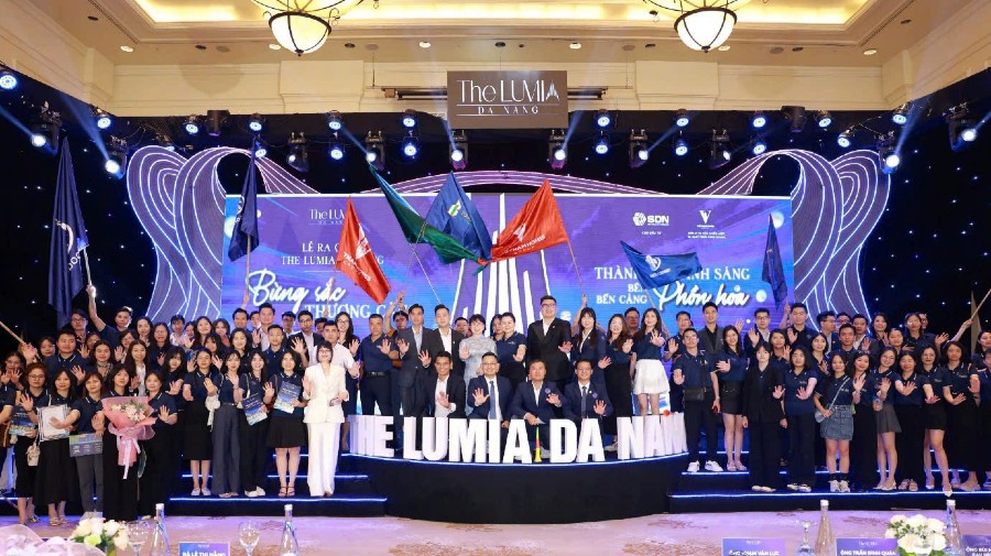 Bừng sắc thương cảng tại lễ ra quân Thành phố ánh sáng The Lumia Da Nang