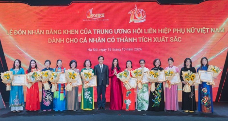 Bà Bùi Thị Hải Yến, Tổng giám đốc Hanel, Chủ tịch HNEW được vinh danh