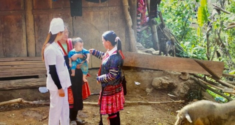 Hỗ trợ phụ cấp cho nhân viên y tế thôn, tổ dân phố và cô đỡ thôn, bản