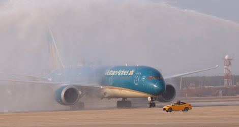 [Ảnh] Cận cảnh máy bay Boeing 787 hạ cánh sân bay quốc tế Long Thành