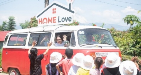 Chuyến xe Home Love của Home Credit đem yêu thương đến mùa tựu trường