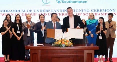 FLC trở lại thân tàu Bamboo Airways; VinCons tuyển trăm ngàn công nhân ...
